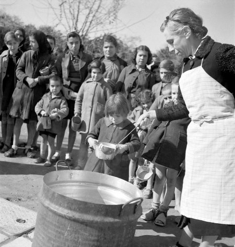 Συσσίτιο, Αθήνα, 1942-1943 - Μουσείο Μπενάκη