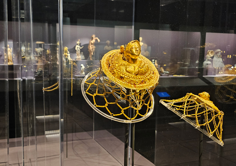 Guided tours to the exhibition "ART IN GOLD. Jewellery in Hellenistic ...